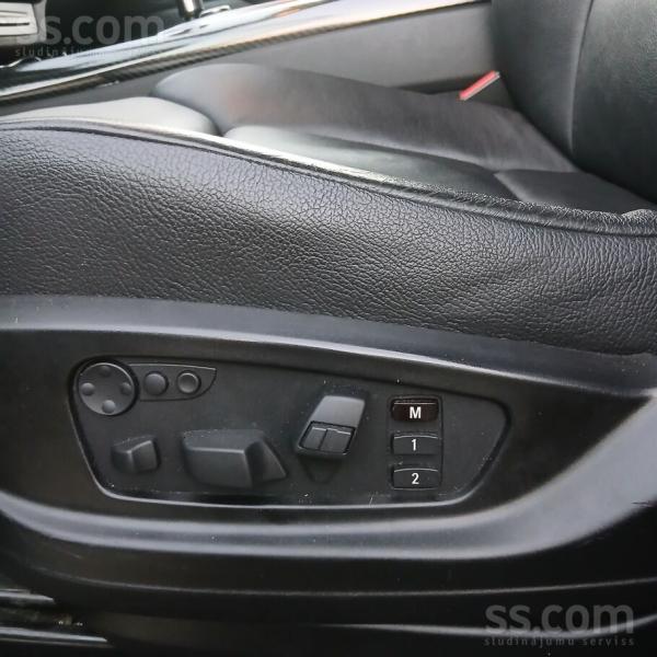 BMW X5 2011 in Dobele on AUTOMOTO.COM.LV Grey BMW X5 2011 in Dobele, with an engine capacity of 3.00 L and mileage of 267 thousand km for 10000 €, photo 10 on AUTOMOTO.COM.LV