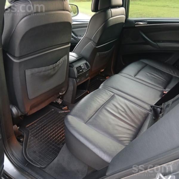 BMW X5 2011 in Dobele on AUTOMOTO.COM.LV Grey BMW X5 2011 in Dobele, with an engine capacity of 3.00 L and mileage of 267 thousand km for 10000 €, photo 11 on AUTOMOTO.COM.LV