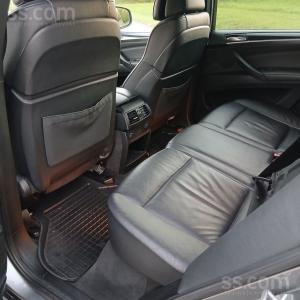 Grey BMW X5 2011 in Dobele, with an engine capacity of 3.00 L and mileage of 267 thousand km for 10000 €, photo 11 on AUTOMOTO.COM.LV