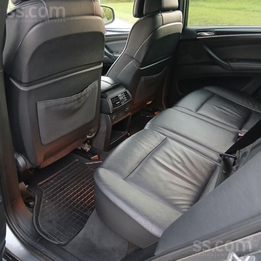 Grey BMW X5 2011 in Dobele, with an engine capacity of 3.00 L and mileage of 267 thousand km for 10000 €, photo 11 on AUTOMOTO.COM.LV