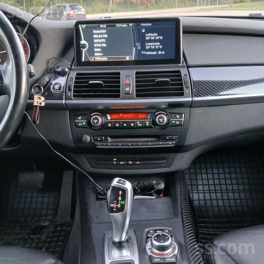 Grey BMW X5 2011 in Dobele, with an engine capacity of 3.00 L and mileage of 267 thousand km for 10000 €, photo 12 on AUTOMOTO.COM.LV