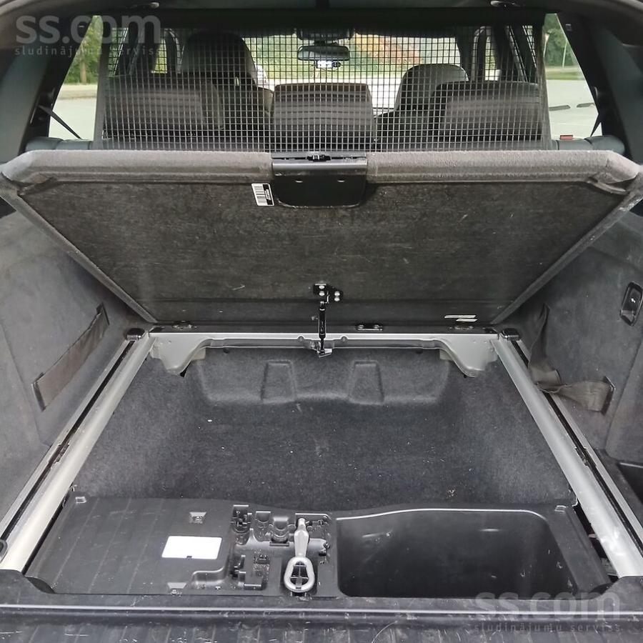 Grey BMW X5 2011 in Dobele, with an engine capacity of 3.00 L and mileage of 267 thousand km for 10000 €, photo 14 on AUTOMOTO.COM.LV