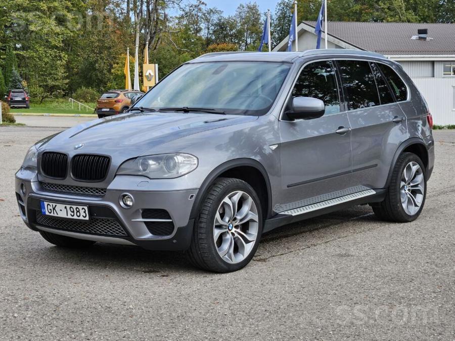 Pelēks BMW X5 2011 Madona, ar dzinēja tilpumu 3.00 L un nobraukumu 350 tūkst. km par 10800 €, foto 1 vietnē AUTOMOTO.COM.LV