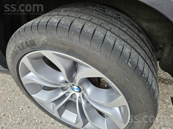 Pelēks BMW X5 2011 Madona, ar dzinēja tilpumu 3.00 L un nobraukumu 350 tūkst. km par 10800 €, foto 10 vietnē AUTOMOTO.COM.LV