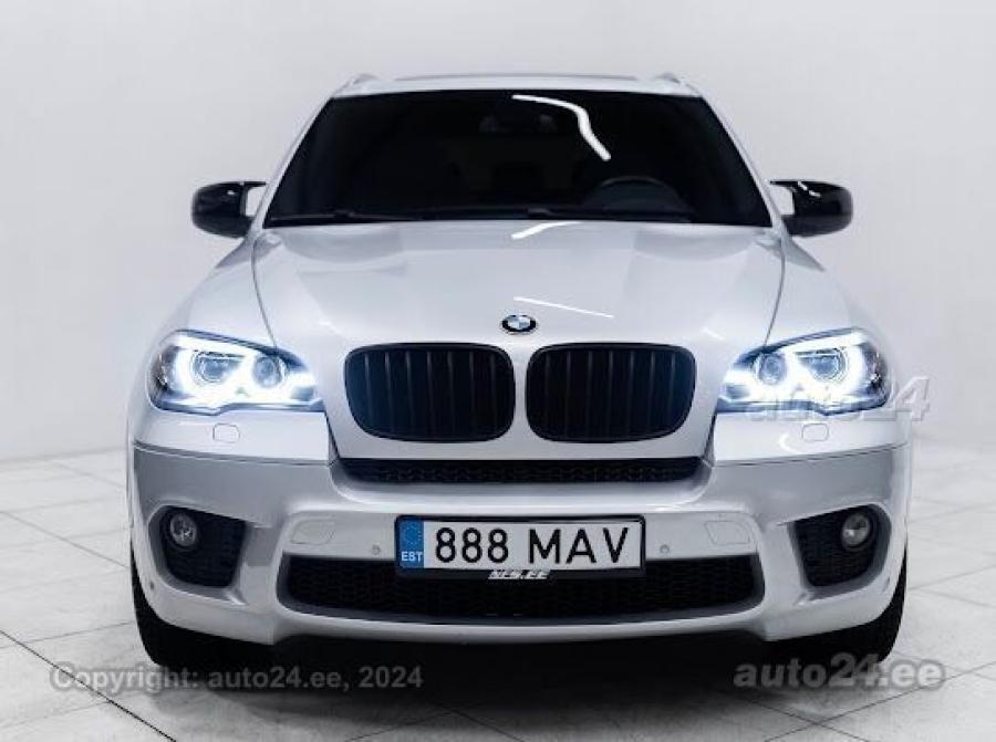 Grey BMW X5 2012 in Tallinn, with an engine capacity of 3.00 L and mileage of 303 thousand km for 16200 €, photo 1 on AUTOMOTO.COM.LV