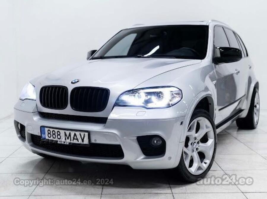 Grey BMW X5 2012 in Tallinn, with an engine capacity of 3.00 L and mileage of 303 thousand km for 16200 €, photo 3 on AUTOMOTO.COM.LV