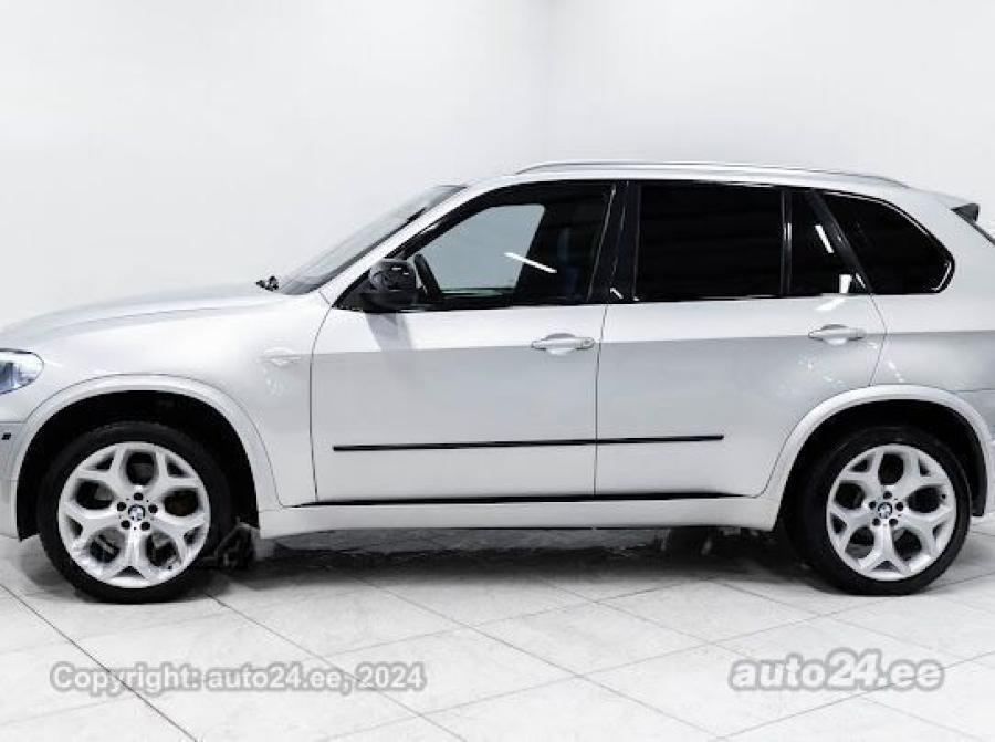 Grey BMW X5 2012 in Tallinn, with an engine capacity of 3.00 L and mileage of 303 thousand km for 16200 €, photo 6 on AUTOMOTO.COM.LV
