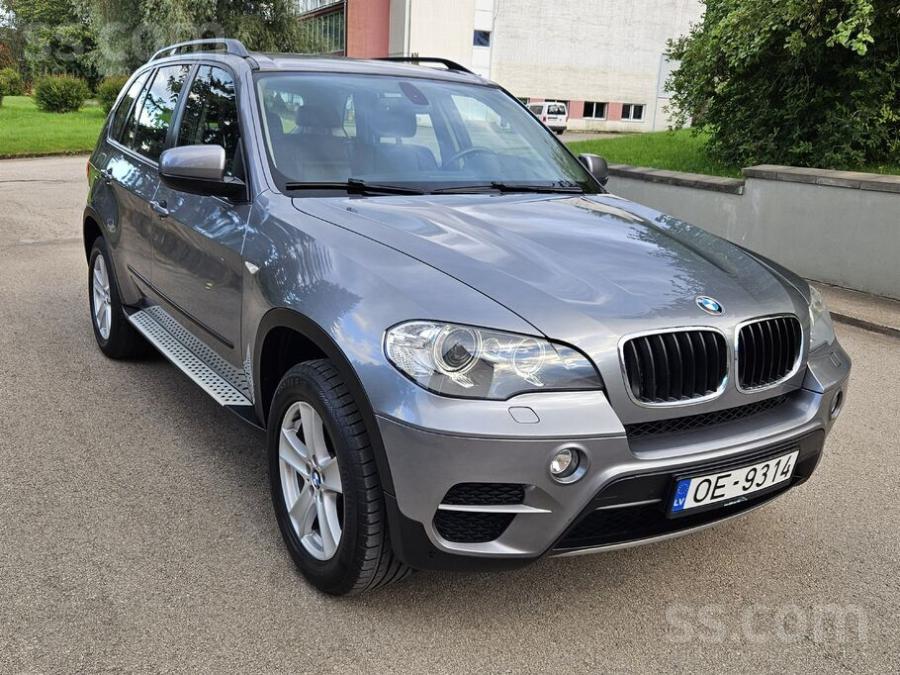 Grey BMW X5 2012 in Jekabpils, with an engine capacity of 3.00 L and mileage of 263 thousand km for 11690 €, photo 3 on AUTOMOTO.COM.LV