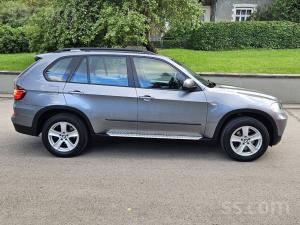 Grey BMW X5 2012 in Jekabpils, with an engine capacity of 3.00 L and mileage of 263 thousand km for 11690 €, photo 4 on AUTOMOTO.COM.LV