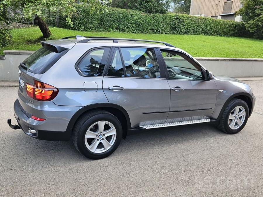 Grey BMW X5 2012 in Jekabpils, with an engine capacity of 3.00 L and mileage of 263 thousand km for 11690 €, photo 5 on AUTOMOTO.COM.LV