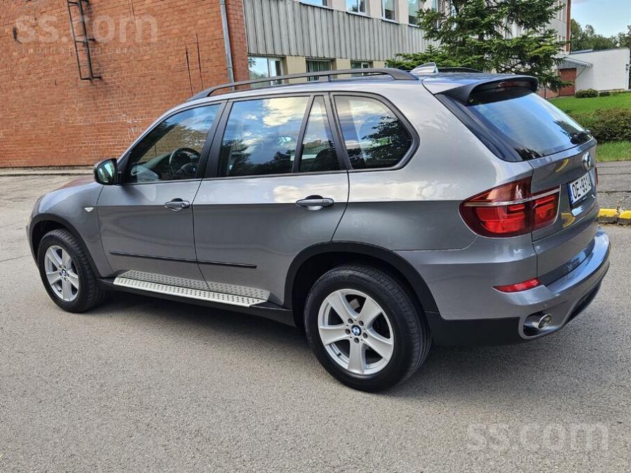 Grey BMW X5 2012 in Jekabpils, with an engine capacity of 3.00 L and mileage of 263 thousand km for 11690 €, photo 9 on AUTOMOTO.COM.LV