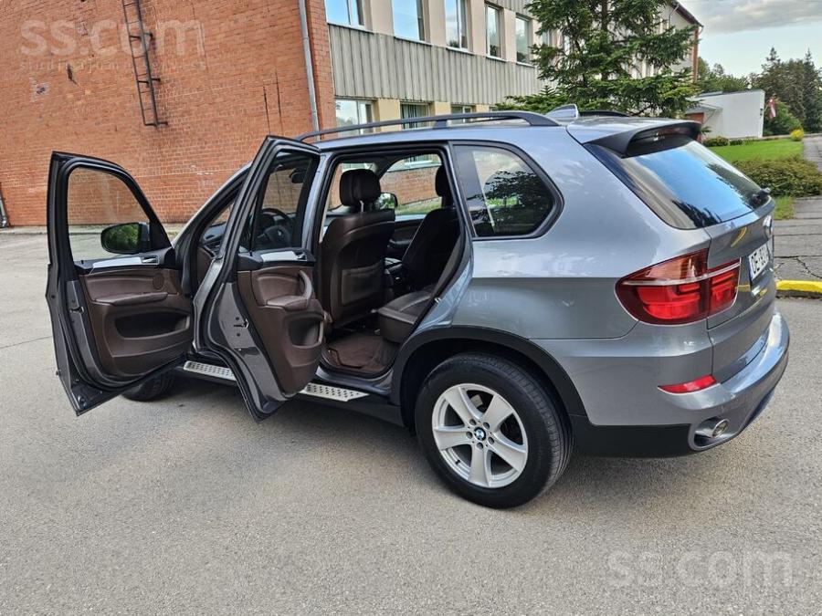 Grey BMW X5 2012 in Jekabpils, with an engine capacity of 3.00 L and mileage of 263 thousand km for 11690 €, photo 14 on AUTOMOTO.COM.LV