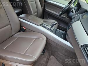 Grey BMW X5 2012 in Jekabpils, with an engine capacity of 3.00 L and mileage of 263 thousand km for 11690 €, photo 20 on AUTOMOTO.COM.LV
