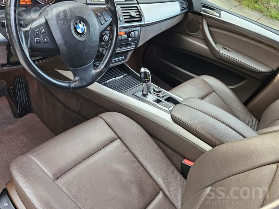 Grey BMW X5 2012 in Jekabpils, with an engine capacity of 3.00 L and mileage of 263 thousand km for 11690 €, photo 23 on AUTOMOTO.COM.LV