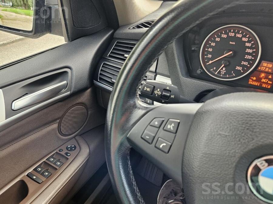 Grey BMW X5 2012 in Jekabpils, with an engine capacity of 3.00 L and mileage of 263 thousand km for 11690 €, photo 29 on AUTOMOTO.COM.LV