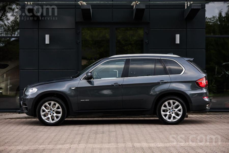 Grey BMW X5 2012 in Jelgava, with an engine capacity of 3.00 L and mileage of 0 thousand km for 11450 €, photo 3 on AUTOMOTO.COM.LV