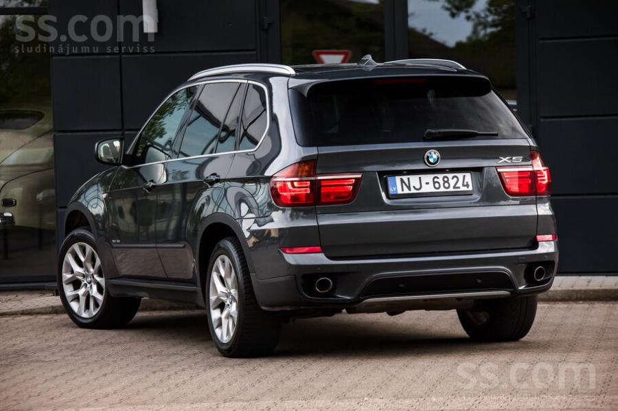 Grey BMW X5 2012 in Jelgava, with an engine capacity of 3.00 L and mileage of 0 thousand km for 11450 €, photo 4 on AUTOMOTO.COM.LV