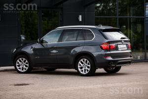 Grey BMW X5 2012 in Jelgava, with an engine capacity of 3.00 L and mileage of 0 thousand km for 11450 €, photo 7 on AUTOMOTO.COM.LV