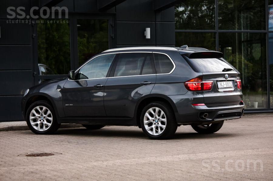 Grey BMW X5 2012 in Jelgava, with an engine capacity of 3.00 L and mileage of 0 thousand km for 11450 €, photo 7 on AUTOMOTO.COM.LV