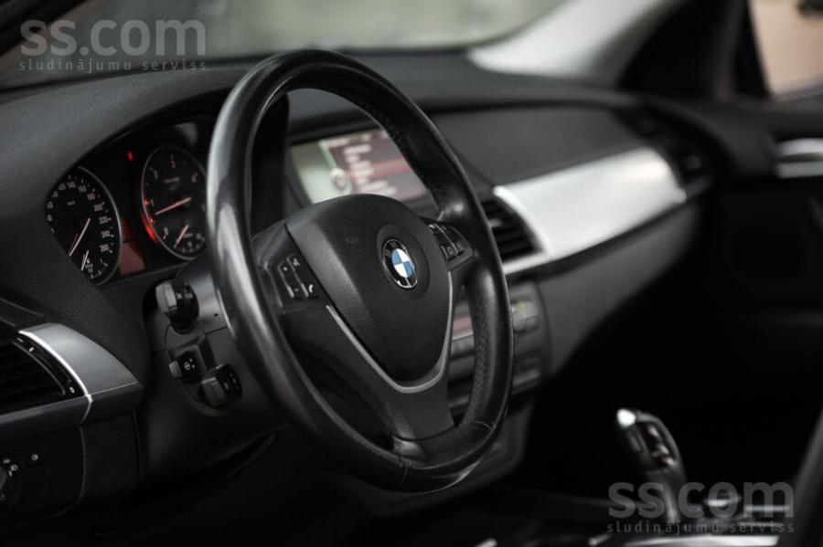 Grey BMW X5 2012 in Jelgava, with an engine capacity of 3.00 L and mileage of 0 thousand km for 11450 €, photo 11 on AUTOMOTO.COM.LV