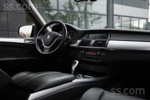 Grey BMW X5 2012 in Jelgava, with an engine capacity of 3.00 L and mileage of 0 thousand km for 11450 €, photo 25 on AUTOMOTO.COM.LV