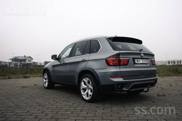 Pelēks BMW X5 2012 Rīga, ar dzinēja tilpumu 3.00 L un nobraukumu 430 tūkst. km par 6300 €, foto 5 vietnē AUTOMOTO.COM.LV