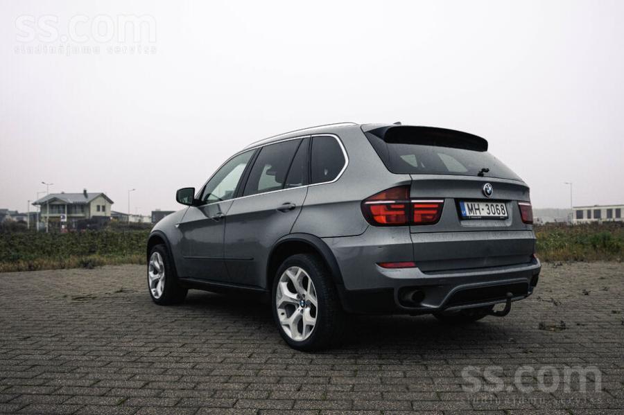 Pelēks BMW X5 2012 Rīga, ar dzinēja tilpumu 3.00 L un nobraukumu 430 tūkst. km par 6300 €, foto 5 vietnē AUTOMOTO.COM.LV