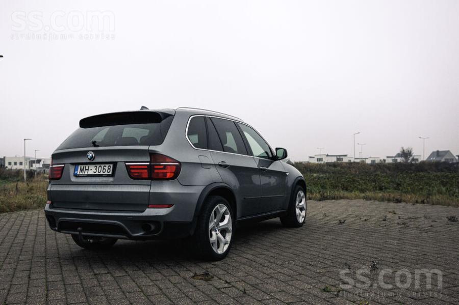 Pelēks BMW X5 2012 Rīga, ar dzinēja tilpumu 3.00 L un nobraukumu 430 tūkst. km par 6300 €, foto 7 vietnē AUTOMOTO.COM.LV