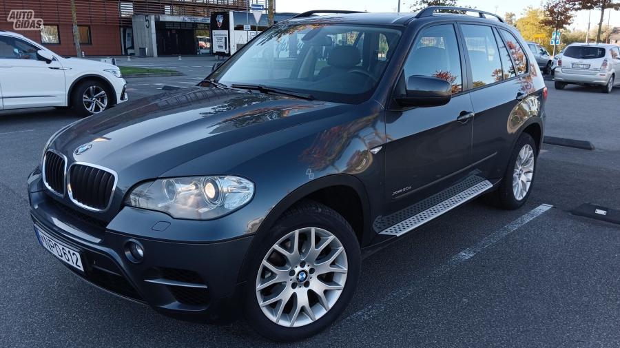 Pelēks BMW X5 2012 Klaipėda, ar dzinēja tilpumu 3.00 L un nobraukumu 321 tūkst. km par 10500 €, foto 1 vietnē AUTOMOTO.COM.LV