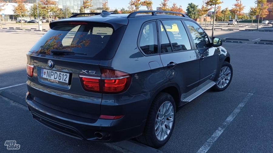 Pelēks BMW X5 2012 Klaipėda, ar dzinēja tilpumu 3.00 L un nobraukumu 321 tūkst. km par 10500 €, foto 4 vietnē AUTOMOTO.COM.LV