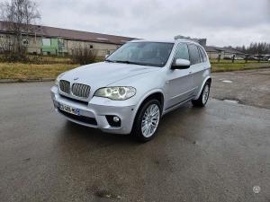 Grey BMW X5 2012 in Taurage, with an engine capacity of 2.99 L and mileage of 307 thousand km for 11300 €, photo  on AUTOMOTO.COM.LV