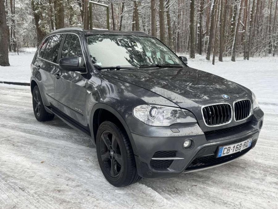 Grey BMW X5 2012 in Kaunas, with an engine capacity of 2.99 L and mileage of 326 thousand km for 7950 €, photo 2 on AUTOMOTO.COM.LV