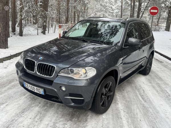 Grey BMW X5 2012 in Kaunas, with an engine capacity of 2.99 L and mileage of 326 thousand km for 7950 €, photo 3 on AUTOMOTO.COM.LV