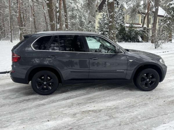 Grey BMW X5 2012 in Kaunas, with an engine capacity of 2.99 L and mileage of 326 thousand km for 7950 €, photo 5 on AUTOMOTO.COM.LV