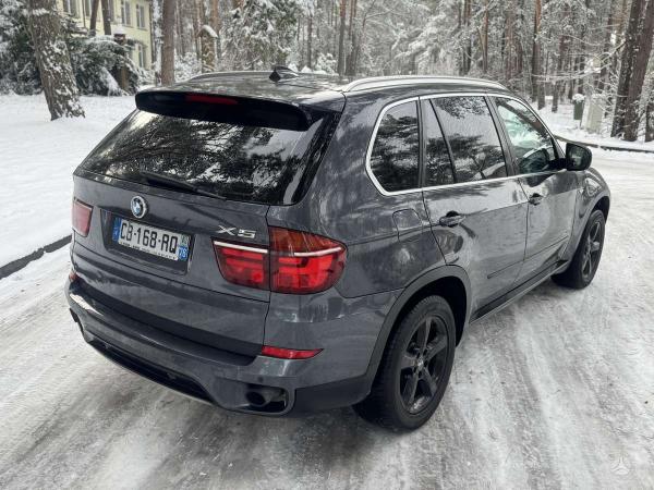Grey BMW X5 2012 in Kaunas, with an engine capacity of 2.99 L and mileage of 326 thousand km for 7950 €, photo 6 on AUTOMOTO.COM.LV
