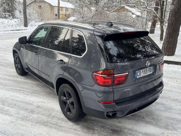 Grey BMW X5 2012 in Kaunas, with an engine capacity of 2.99 L and mileage of 326 thousand km for 7950 €, photo 8 on AUTOMOTO.COM.LV
