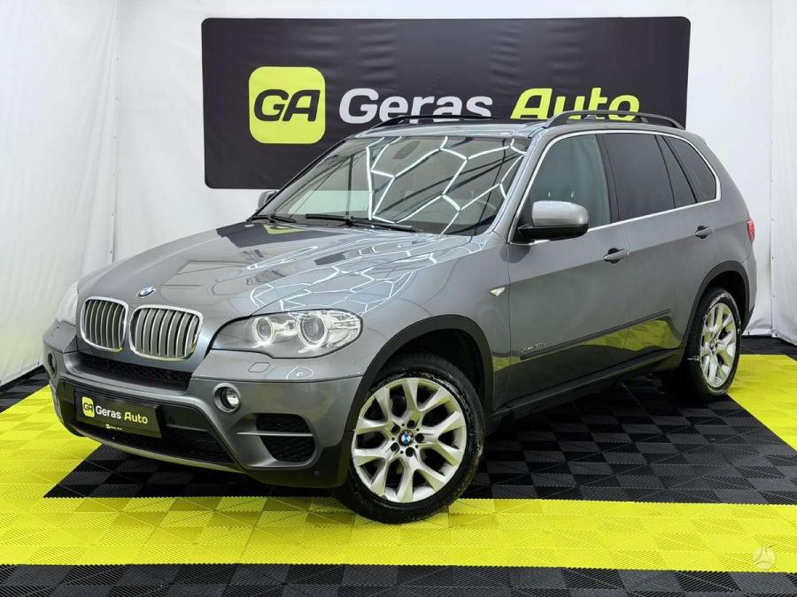 Grey BMW X5 2012 in Vilnius, with an engine capacity of 2.99 L and mileage of 308 thousand km for 10450 €, photo 1 on AUTOMOTO.COM.LV