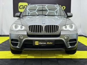 Grey BMW X5 2012 in Vilnius, with an engine capacity of 2.99 L and mileage of 308 thousand km for 10450 €, photo 2 on AUTOMOTO.COM.LV