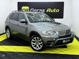 Grey BMW X5 2012 in Vilnius, with an engine capacity of 2.99 L and mileage of 308 thousand km for 10450 €, photo 3 on AUTOMOTO.COM.LV