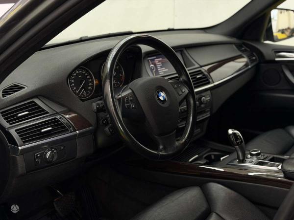 Pelēks BMW X5 2012 Viļņa, ar dzinēja tilpumu 2.99 L un nobraukumu 308 tūkst. km par 10450 €, foto 9 vietnē AUTOMOTO.COM.LV