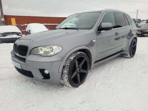 Grey BMW X5 2012 in Vilnius, with an engine capacity of 3.00 L and mileage of 312 thousand km for 12999 €, photo 2 on AUTOMOTO.COM.LV