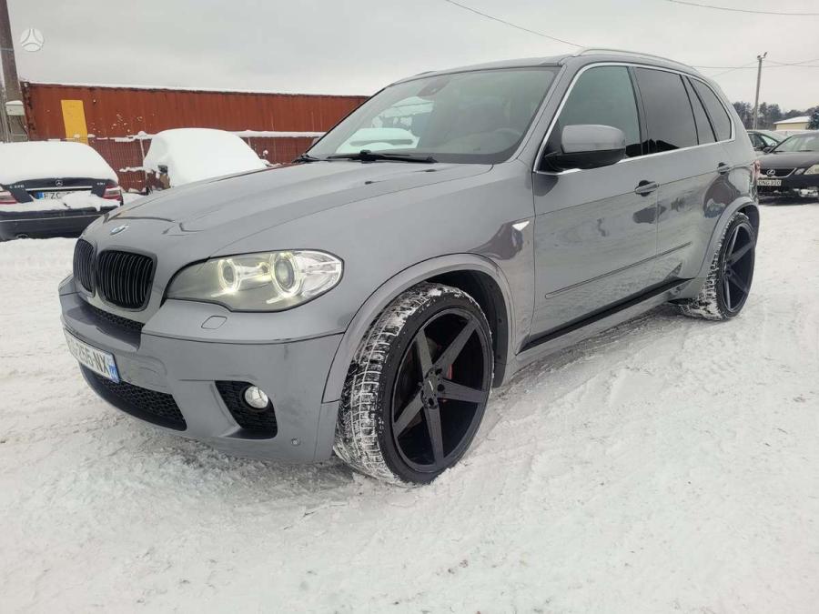 Grey BMW X5 2012 in Vilnius, with an engine capacity of 3.00 L and mileage of 312 thousand km for 12999 €, photo 2 on AUTOMOTO.COM.LV