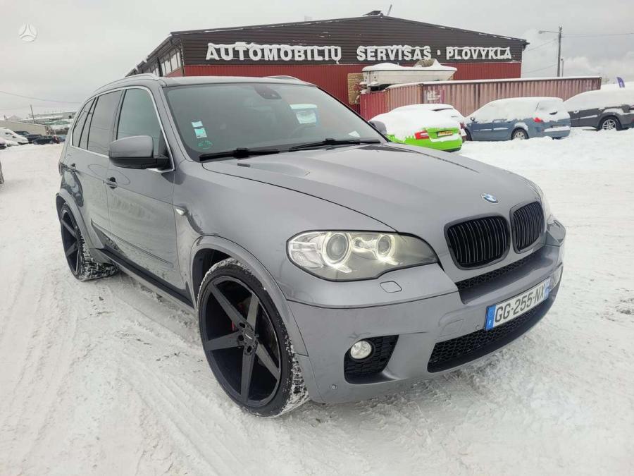 Grey BMW X5 2012 in Vilnius, with an engine capacity of 3.00 L and mileage of 312 thousand km for 12999 €, photo 3 on AUTOMOTO.COM.LV