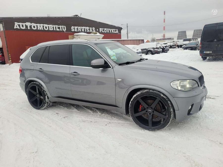 Grey BMW X5 2012 in Vilnius, with an engine capacity of 3.00 L and mileage of 312 thousand km for 12999 €, photo 5 on AUTOMOTO.COM.LV