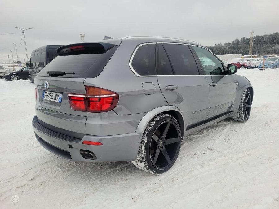 Grey BMW X5 2012 in Vilnius, with an engine capacity of 3.00 L and mileage of 312 thousand km for 12999 €, photo 7 on AUTOMOTO.COM.LV
