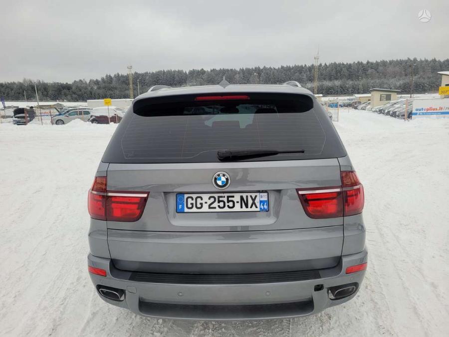 Grey BMW X5 2012 in Vilnius, with an engine capacity of 3.00 L and mileage of 312 thousand km for 12999 €, photo 8 on AUTOMOTO.COM.LV