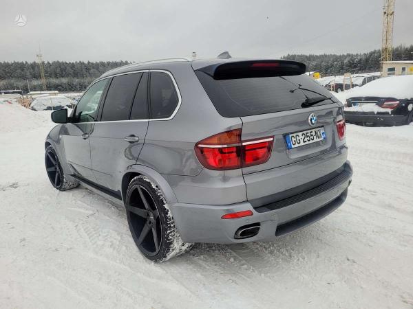 Grey BMW X5 2012 in Vilnius, with an engine capacity of 3.00 L and mileage of 312 thousand km for 12999 €, photo 9 on AUTOMOTO.COM.LV