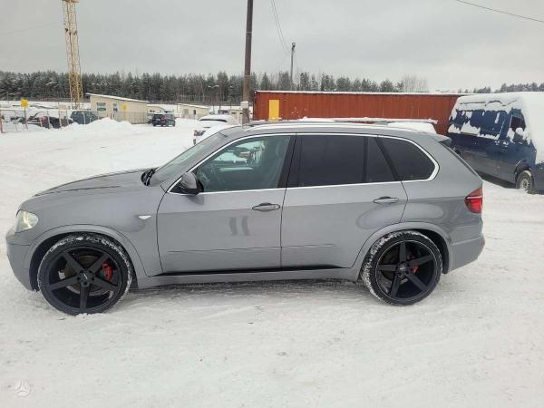 Grey BMW X5 2012 in Vilnius, with an engine capacity of 3.00 L and mileage of 312 thousand km for 12999 €, photo 10 on AUTOMOTO.COM.LV