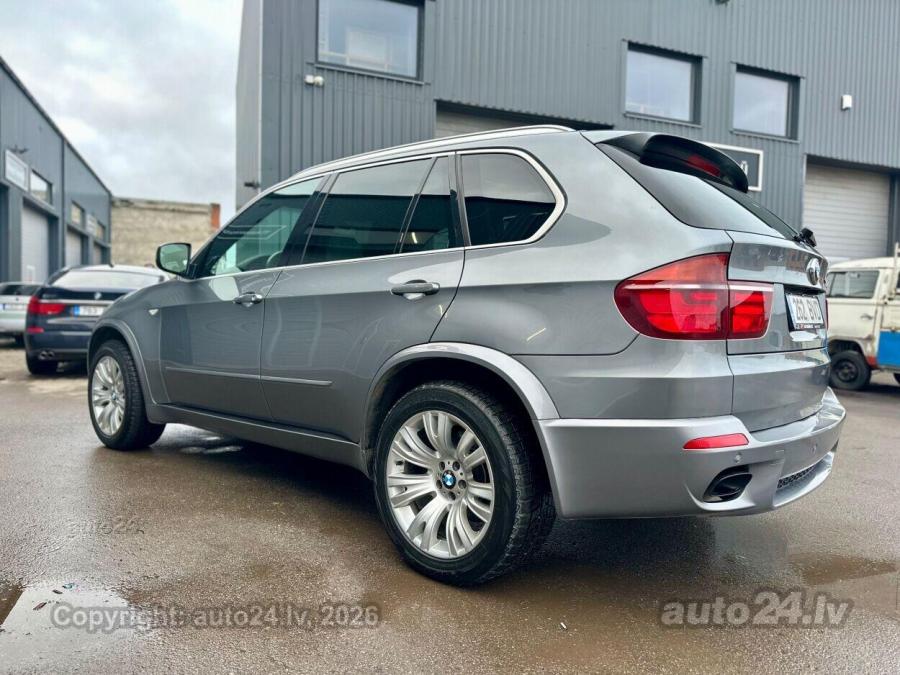 Pelēks BMW X5 2012 Tallina, ar dzinēja tilpumu 3.00 L un nobraukumu 0 tūkst. km par 16500 €, foto 4 vietnē AUTOMOTO.COM.LV