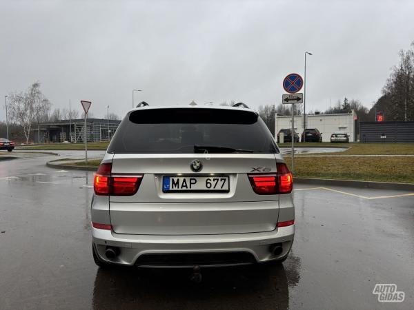 Grey BMW X5 2012 in Vilnius, with an engine capacity of 3.00 L and mileage of 240 thousand km for 8700 €, photo 2 on AUTOMOTO.COM.LV